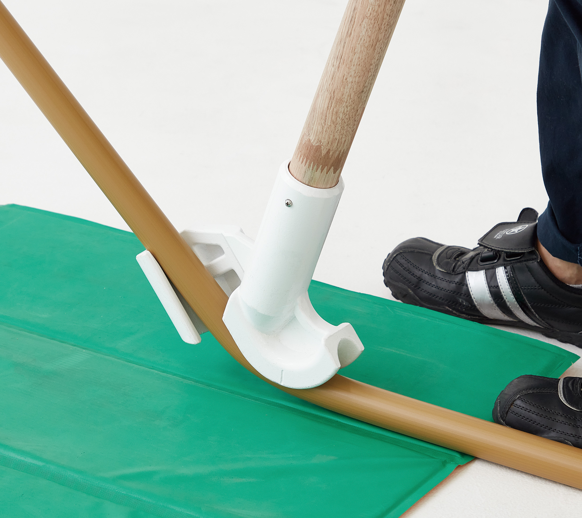 フリーRレールの（曲がる）手すり棒を90°に曲げて、端部の垂れ下げを作りたい。曲げにくいのですがコツはありますか。 – マツ六株式会社FAQサイト